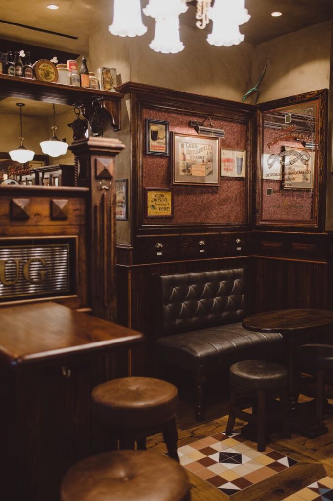 Irish Pub Design: The Guide for Bar Fitters - Wild Goose Carvings